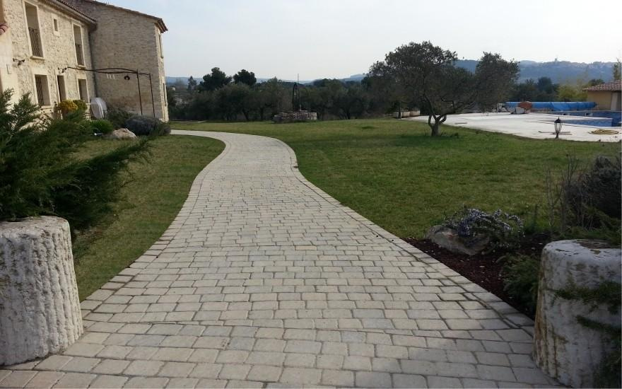 Aménagement Allée Piétonne en pavé La Couture® à Velaux - 2794