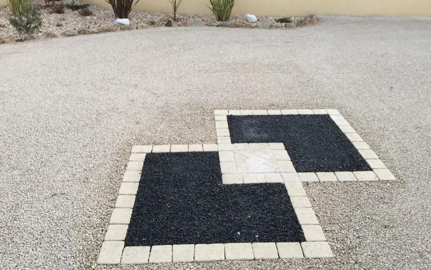 Exemple Motif dans cour Alvéostar® et pavé La Couture® à Pizancon - 2865