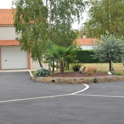 Daniel Moquet, aménagement cour, allée de jardin et terrasse en enrobé